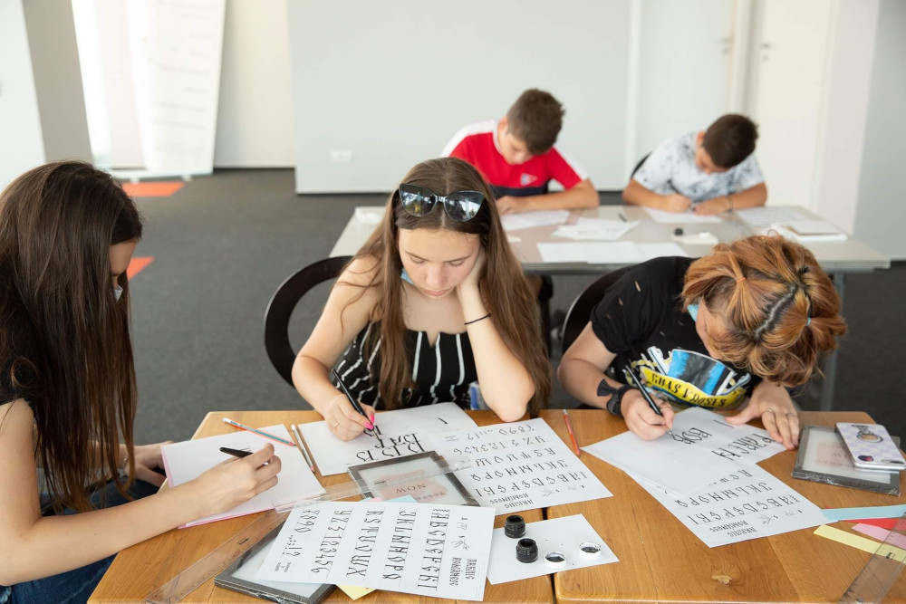 Caligrafie cursivă - Academia de Caligrafie